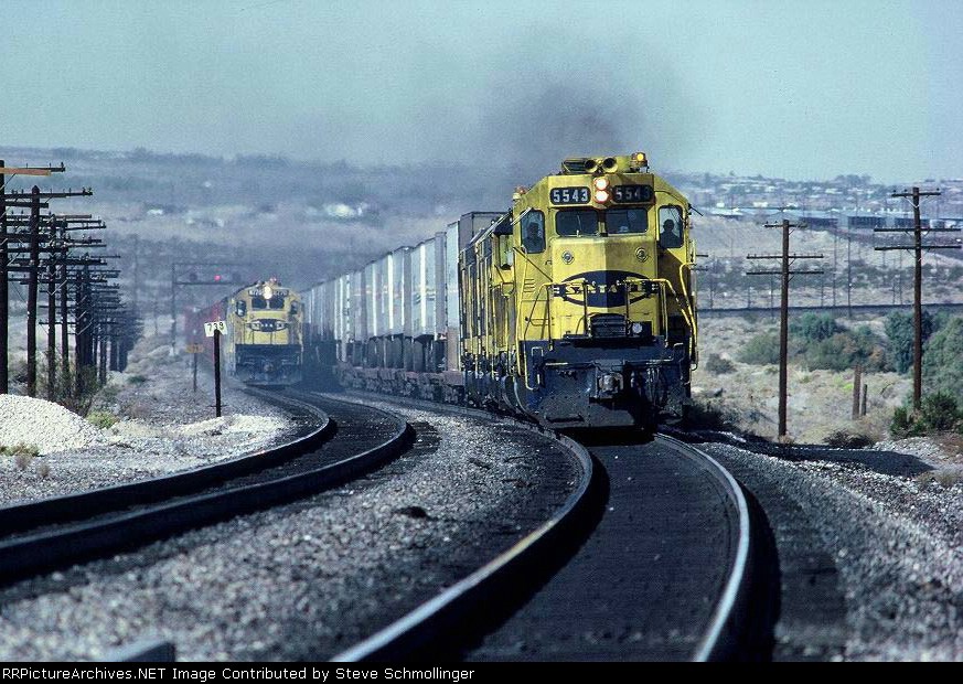 Two Santa Fe eastbounds